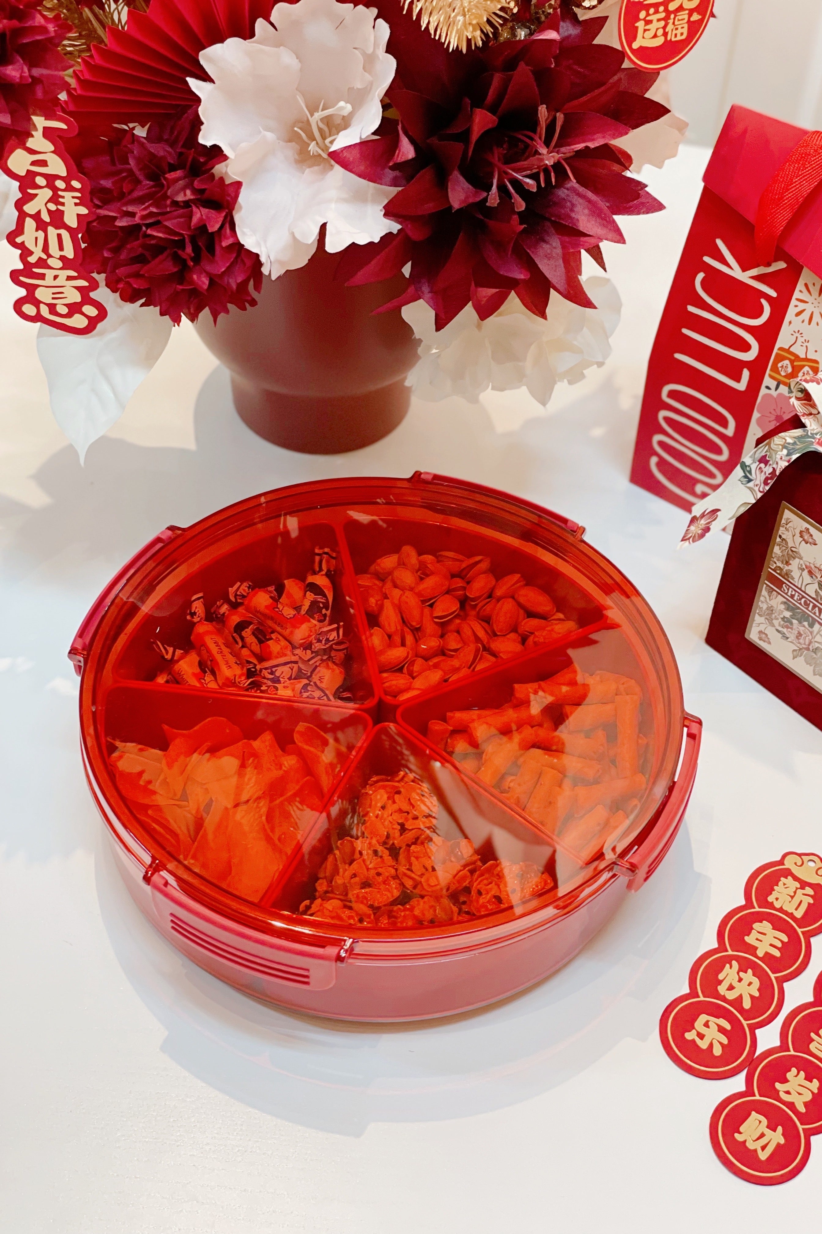 Simple Red Plastic Serving Tray With Airtight Lid – 3LittlePicks